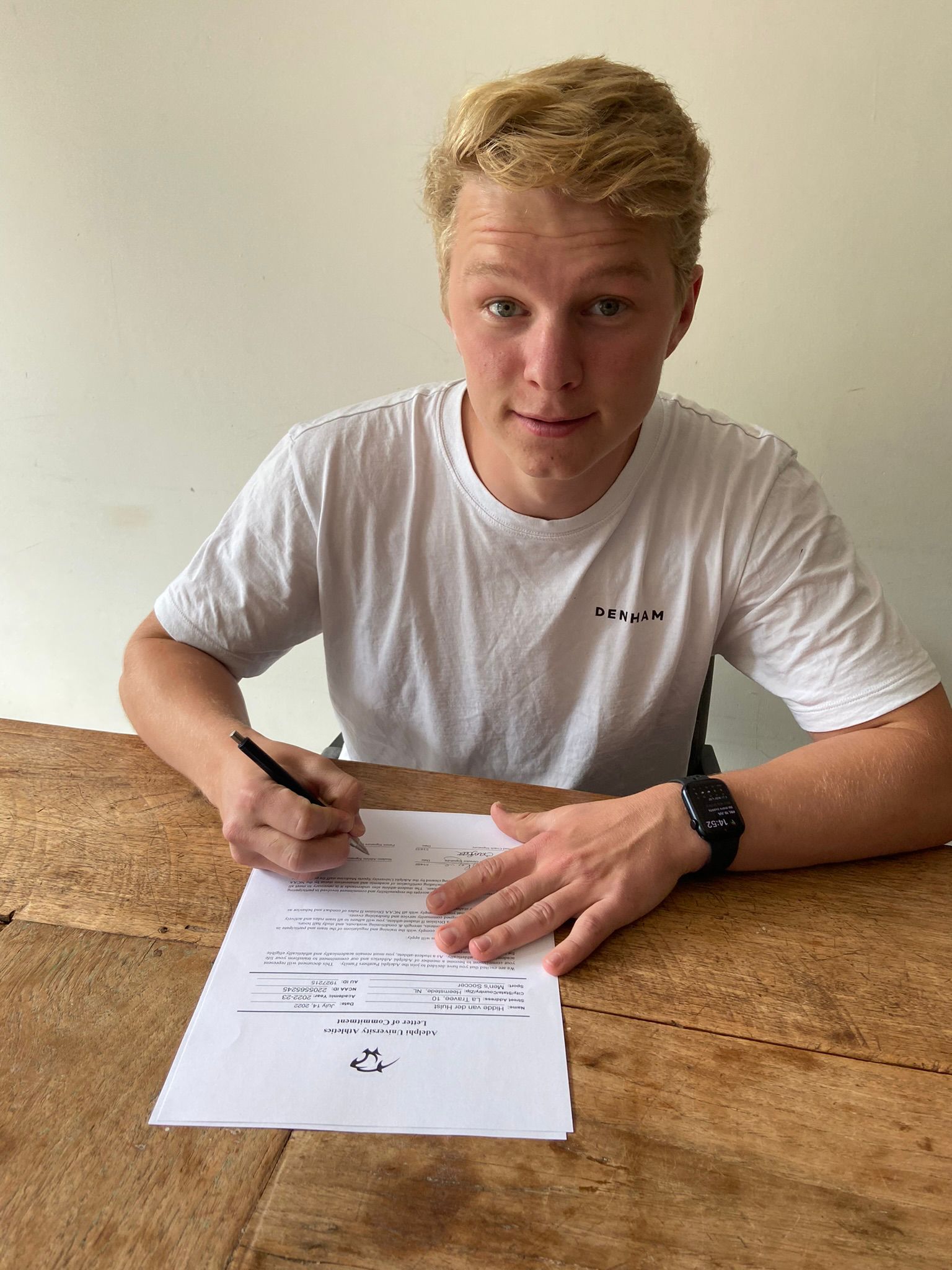 Hidde van der Hulst gaat het doel verdedigen bij Adelphi University ...